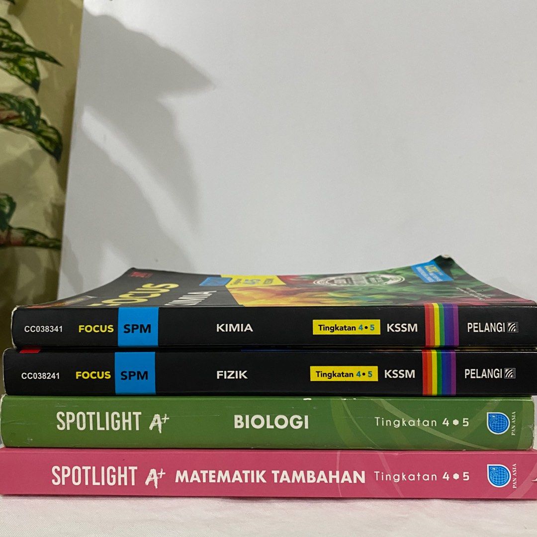 Buku Rujukan SPM, Hobbies & Toys, Books & Magazines, Textbooks on Carousell