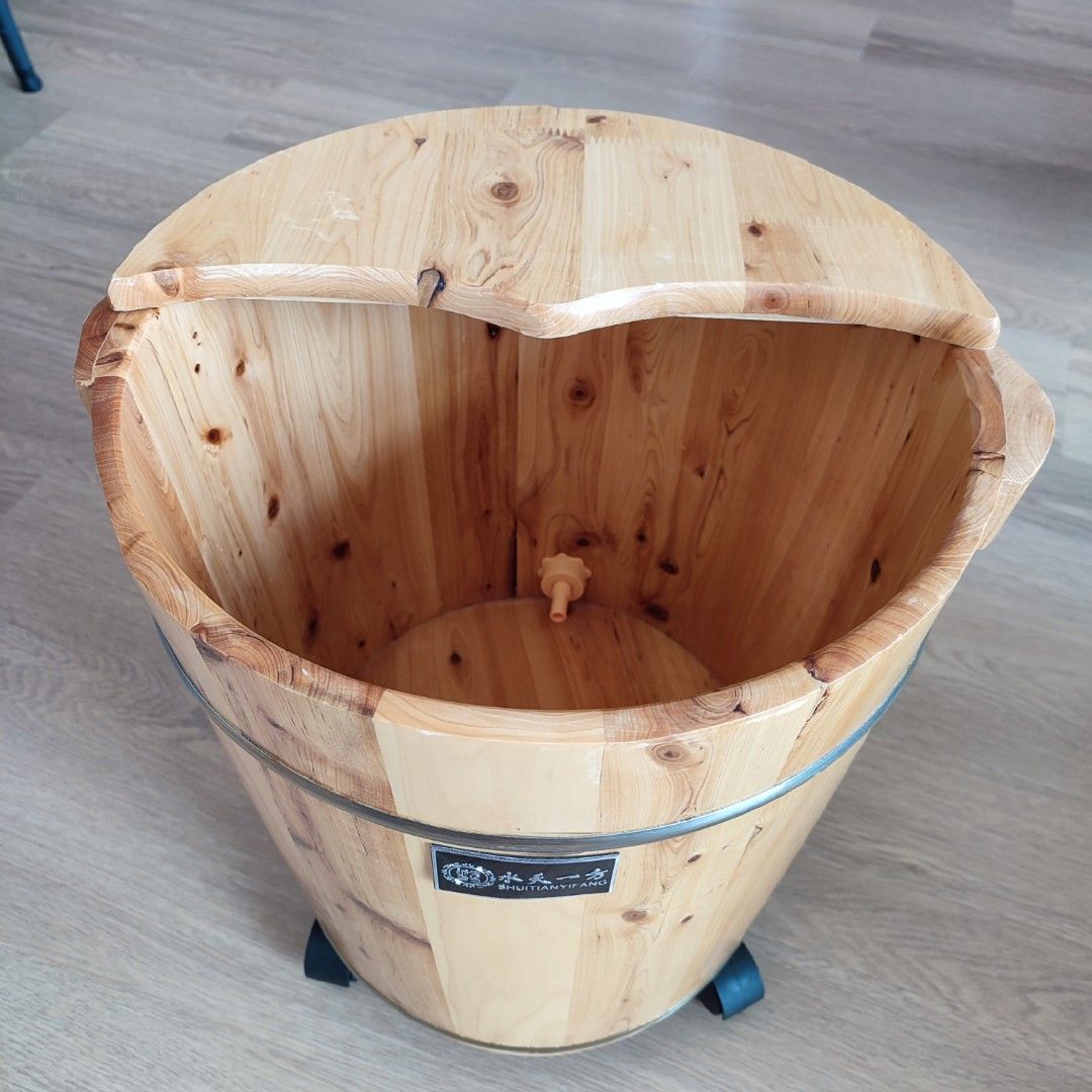 Cedar Wood Foot Spa Bucket, Beauty & Personal Care, Foot Care on Carousell