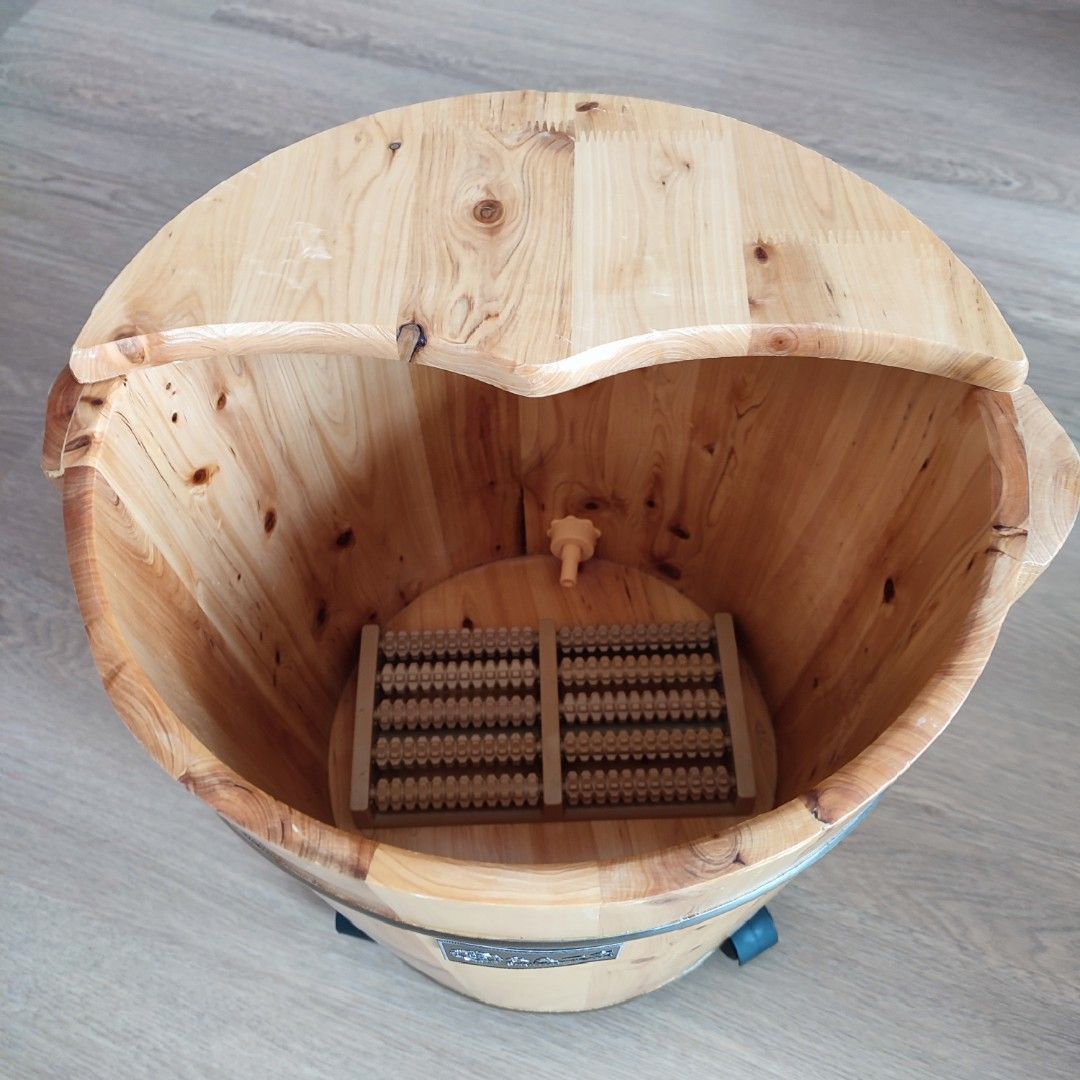 Cedar Wood Foot Spa Bucket, Beauty & Personal Care, Foot Care on Carousell