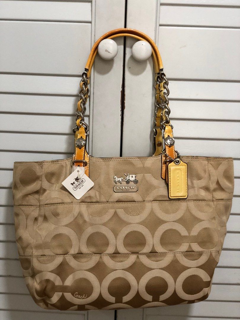 Coach Tote Bag signature collection, Women's Fashion, Bags & Wallets ...