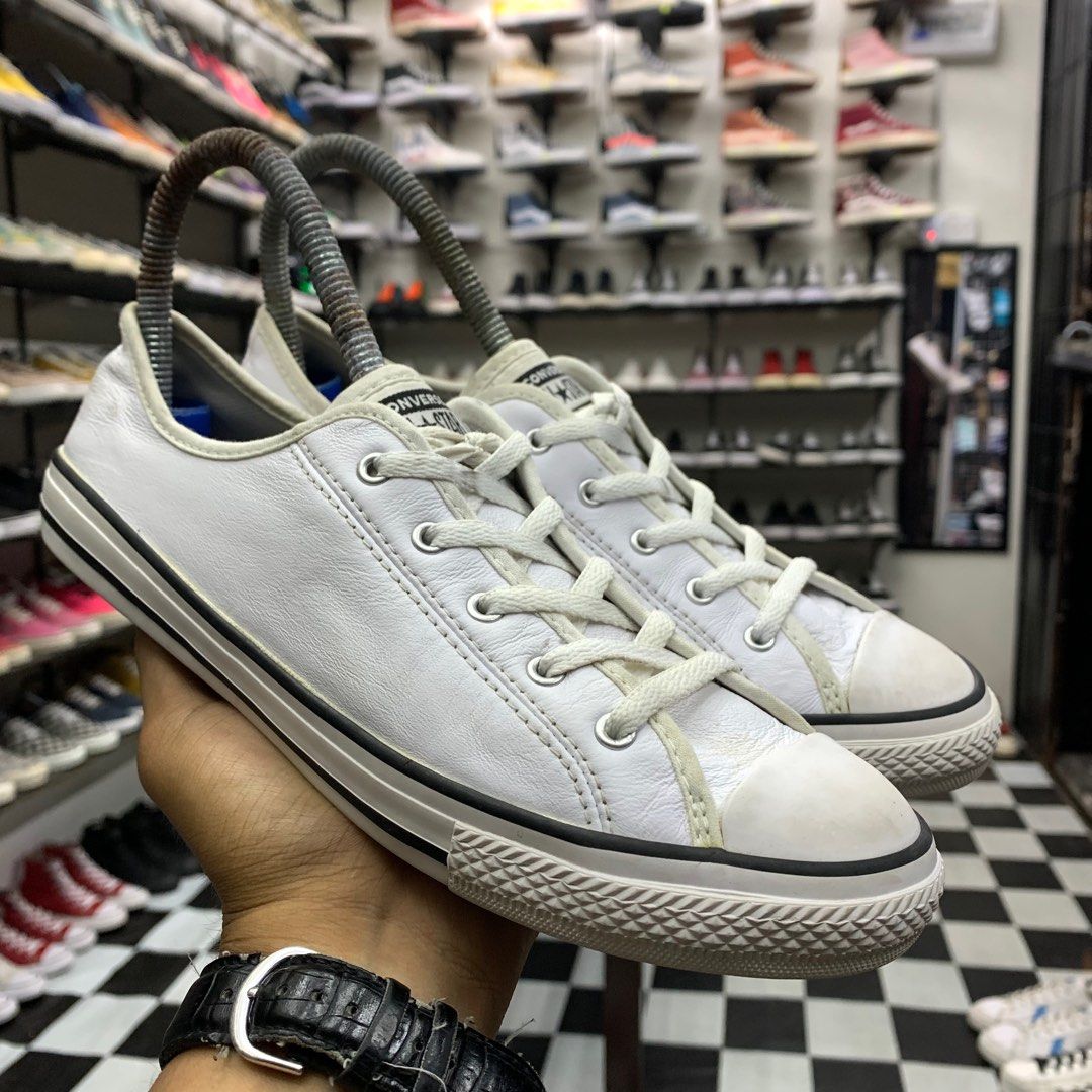 Converse Low Cut, Women's Fashion, Footwear, Sneakers on Carousell