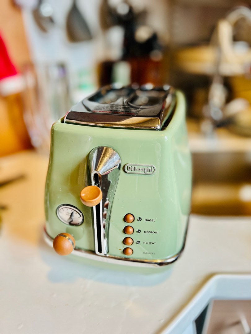 Delonghi old style toaster - 90% new, 家庭電器, 廚房電器, 焗爐及多士爐 - Carousell