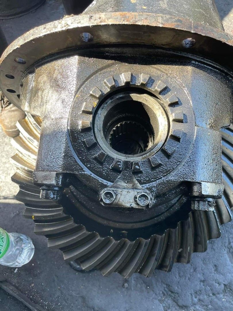 Differential carrier for isuzu 10PC/10PD 7/38 24 teeth japan surplus ...