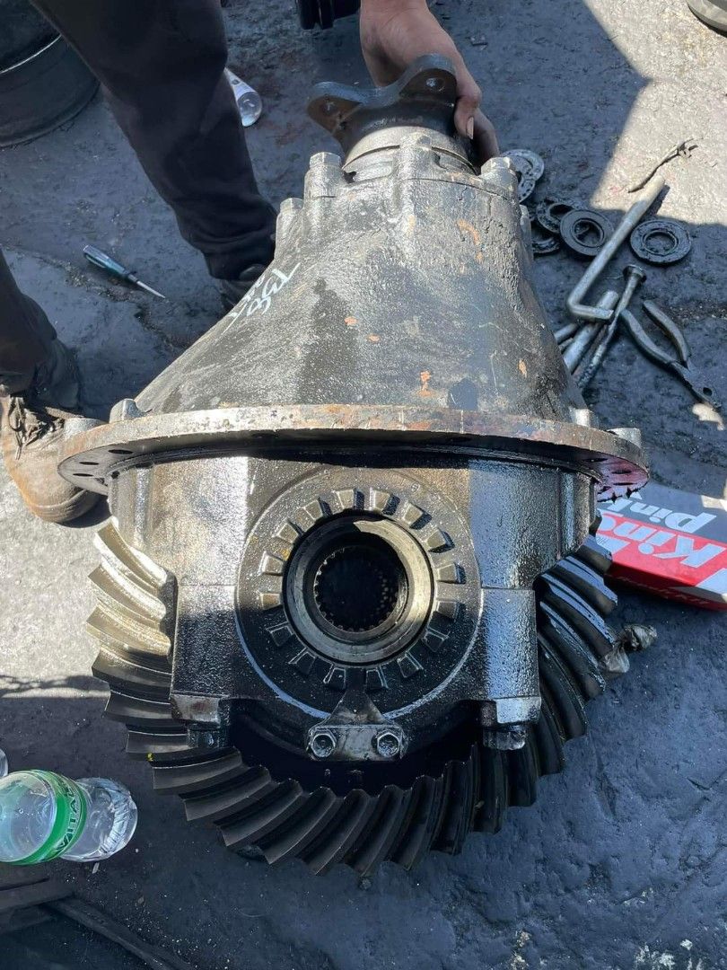 Differential carrier for isuzu 10PC/10PD 7/38 24 teeth japan surplus ...