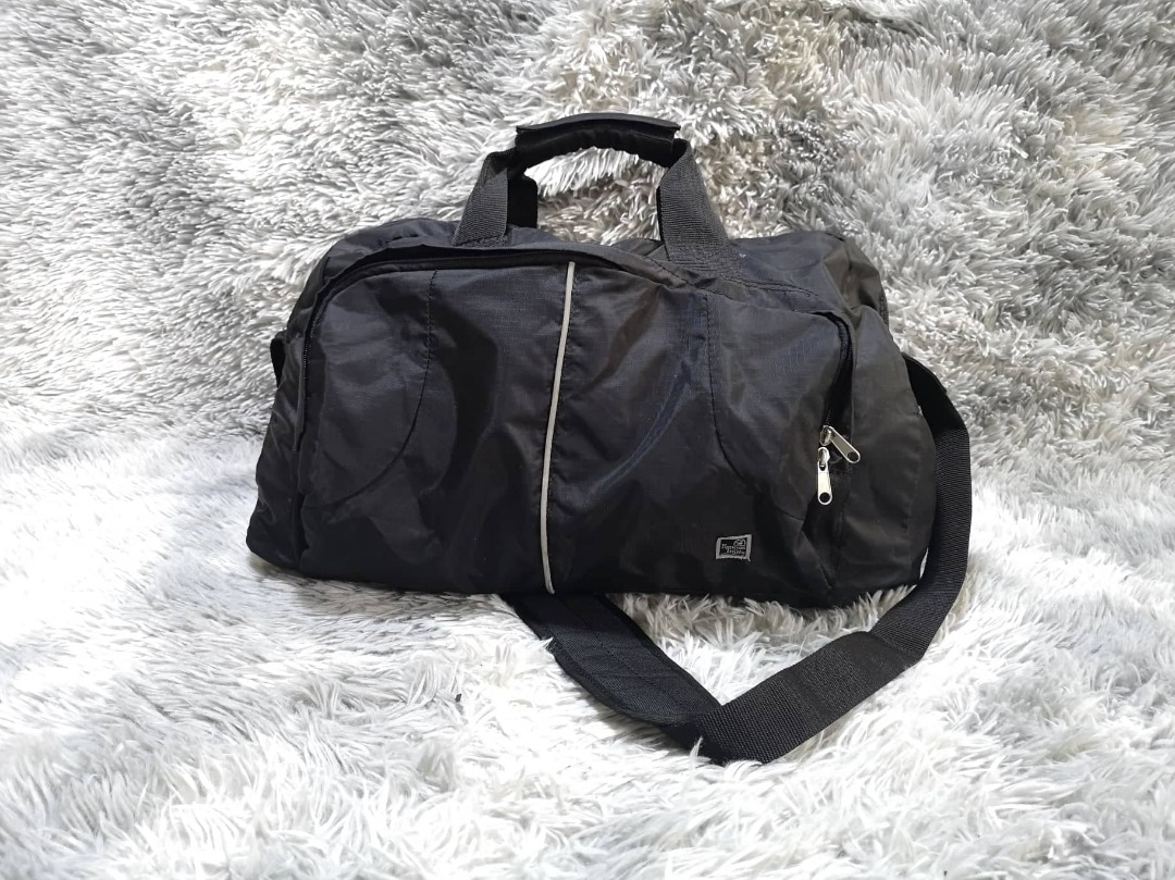 Famous Trails Weekender Bag, Women's Fashion, Bags & Wallets, Beach Bags on Carousell