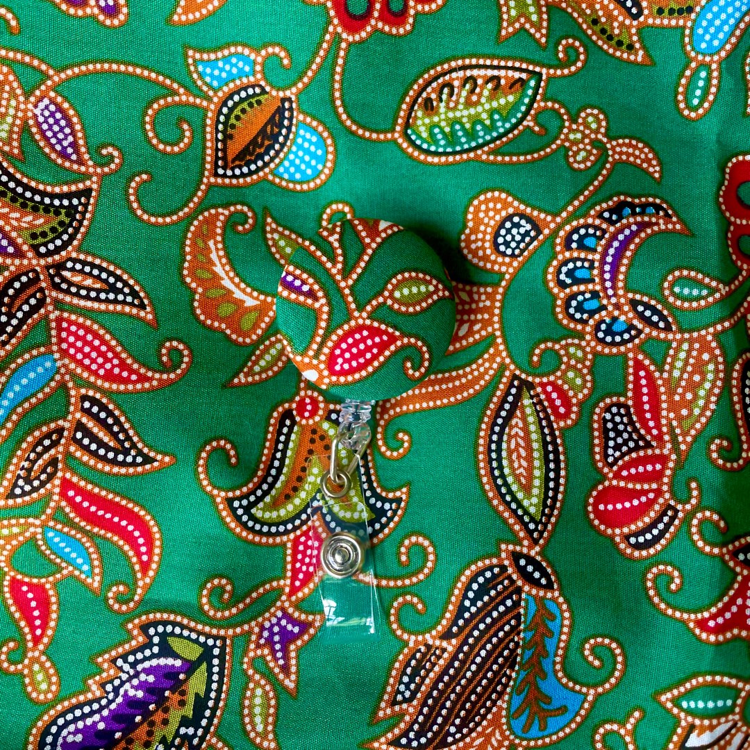 Green SIA/ SQ Cabin Crew batik kebaya badge/ tag, Hobbies & Toys ...