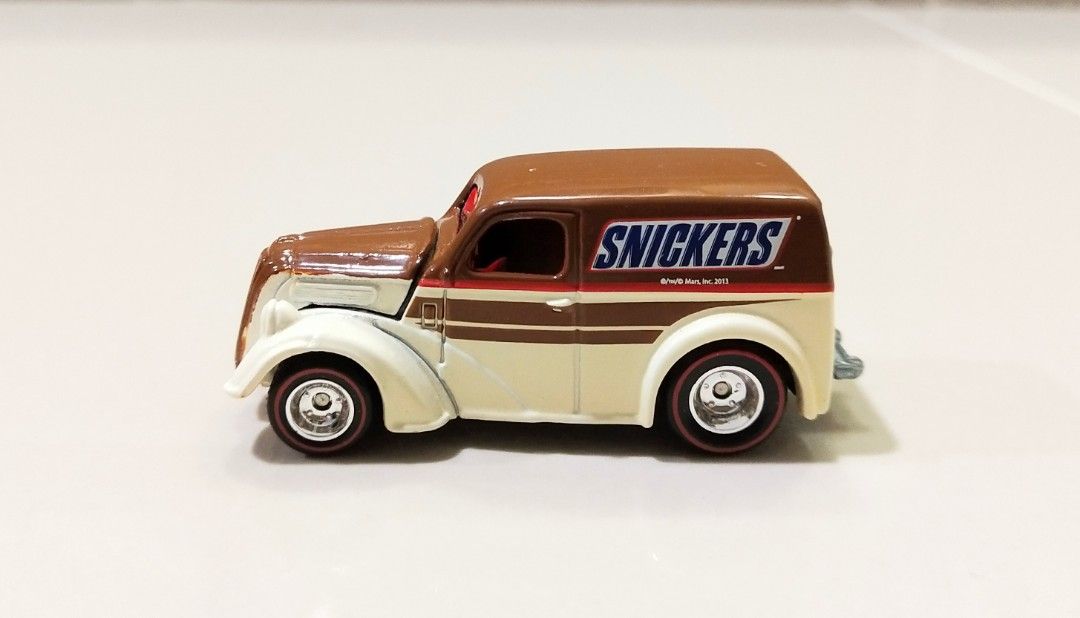 Hot Wheels Pop Culture SNICKERS with rubber tyres Unused 'Important pls ...