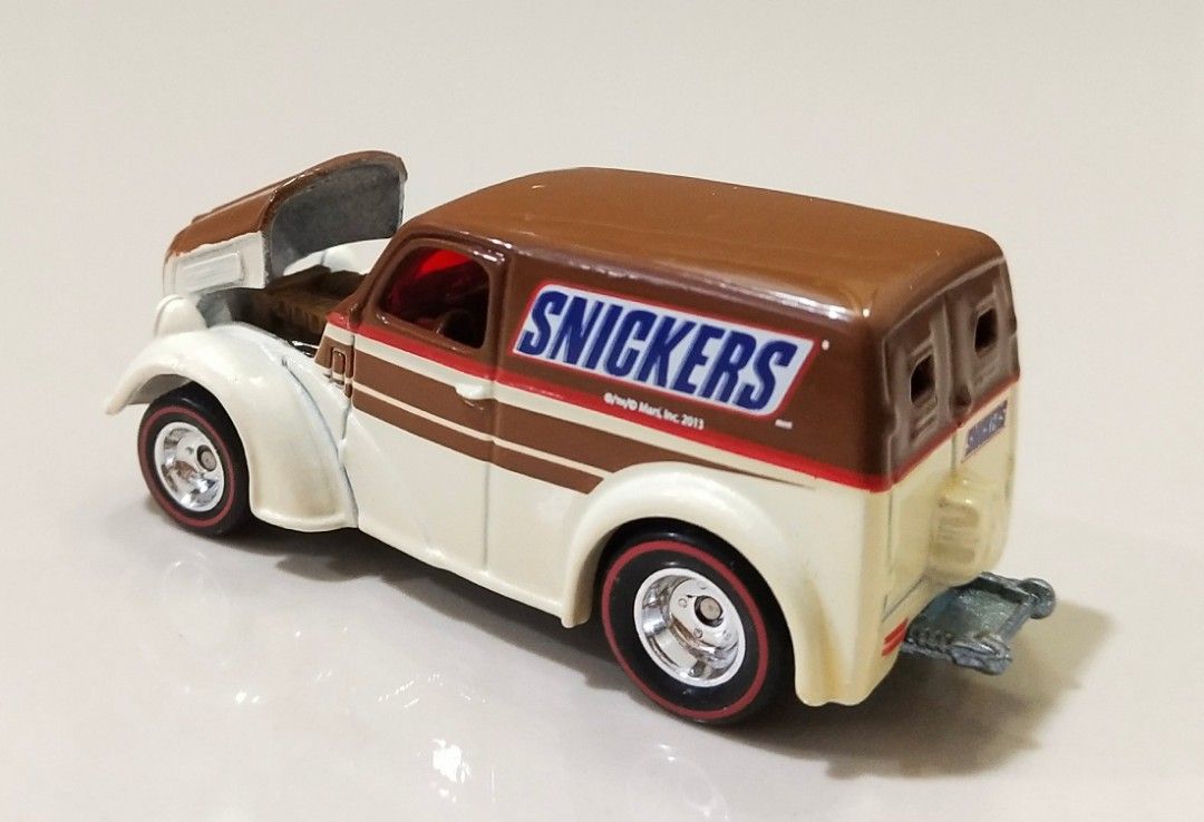 Hot Wheels Pop Culture SNICKERS with rubber tyres Unused 'Important pls ...