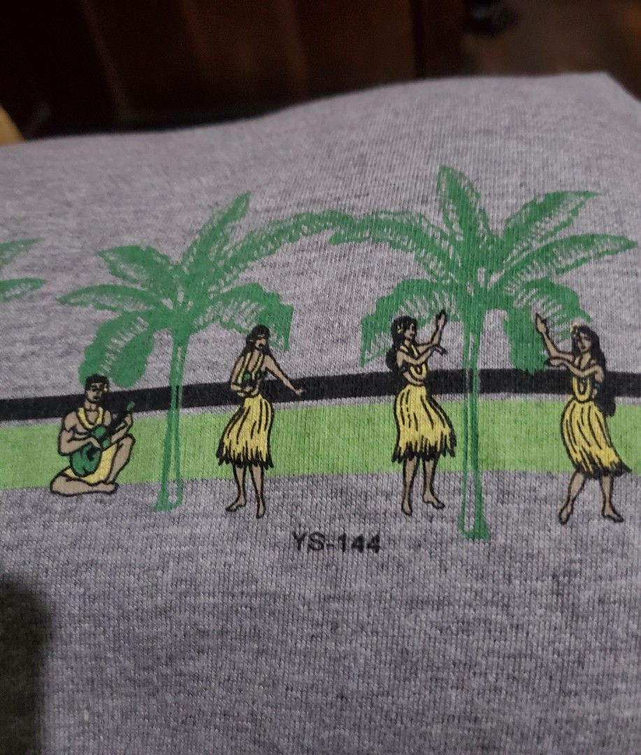 Kaos Penari Hawaii, Fesyen Pria, Pakaian , Atasan di Carousell