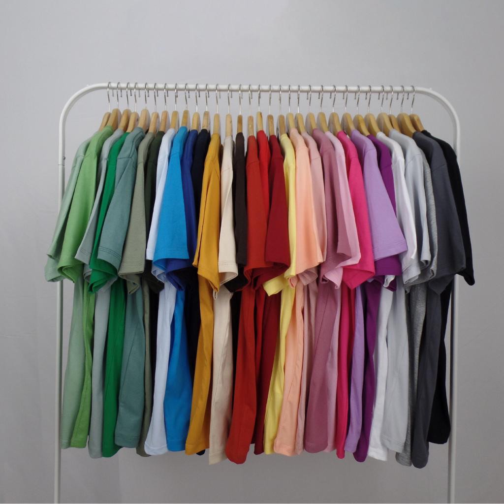 Kaos Polos, Fesyen Wanita, Pakaian Wanita, Atasan di Carousell