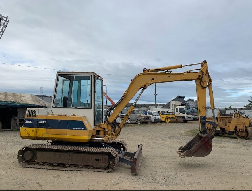 KOMATSU PC40, Special Vehicles, Heavy Vehicles on Carousell
