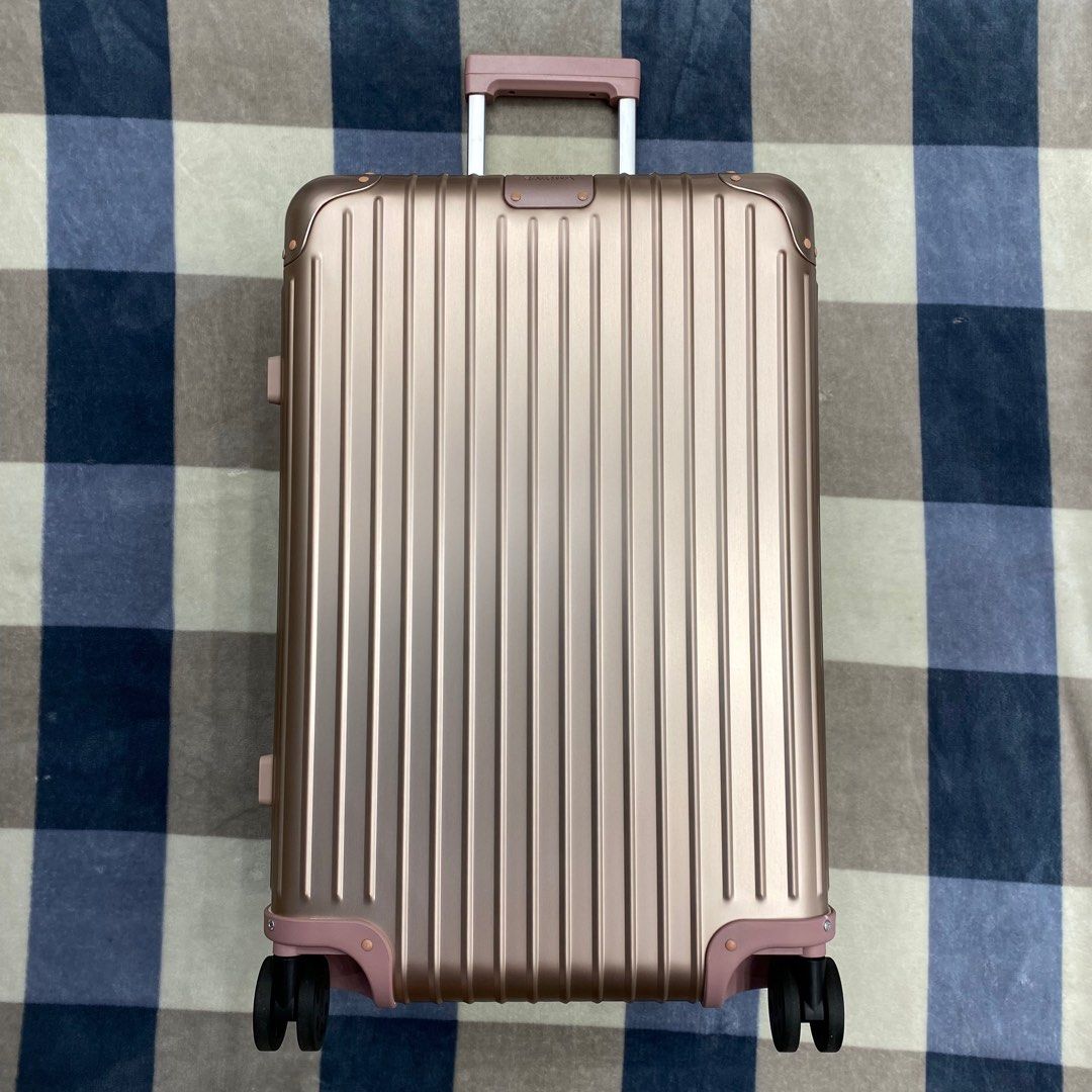 Koper rimowa pink 25inchi, Barang Mewah, Aksesoris di Carousell