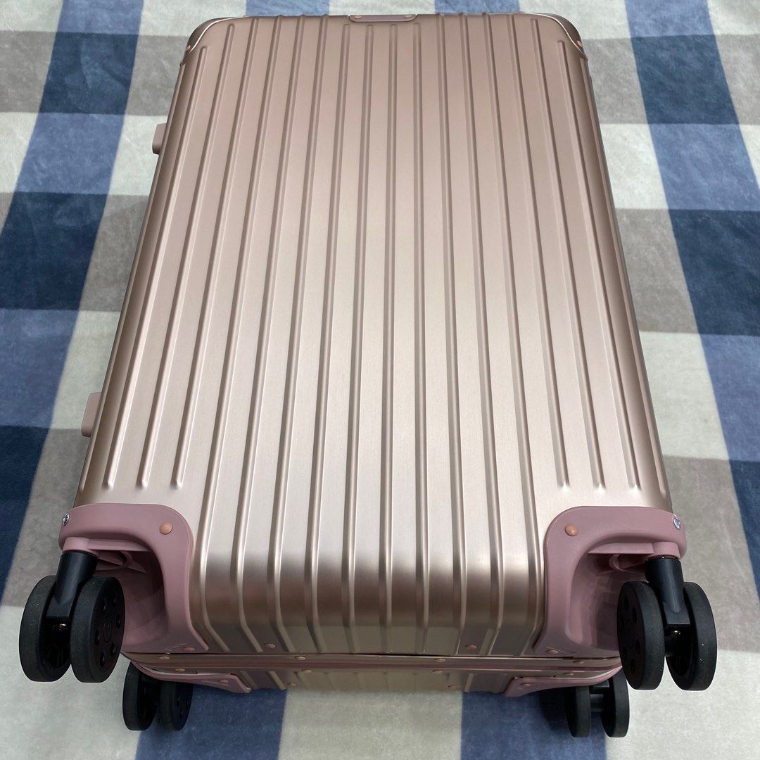 Koper rimowa pink 25inchi, Barang Mewah, Aksesoris di Carousell