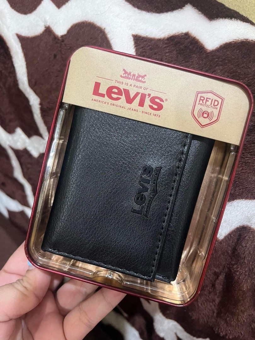 Levi's Mens Wallet, Men's Fashion, Watches & Accessories, Wallets ...