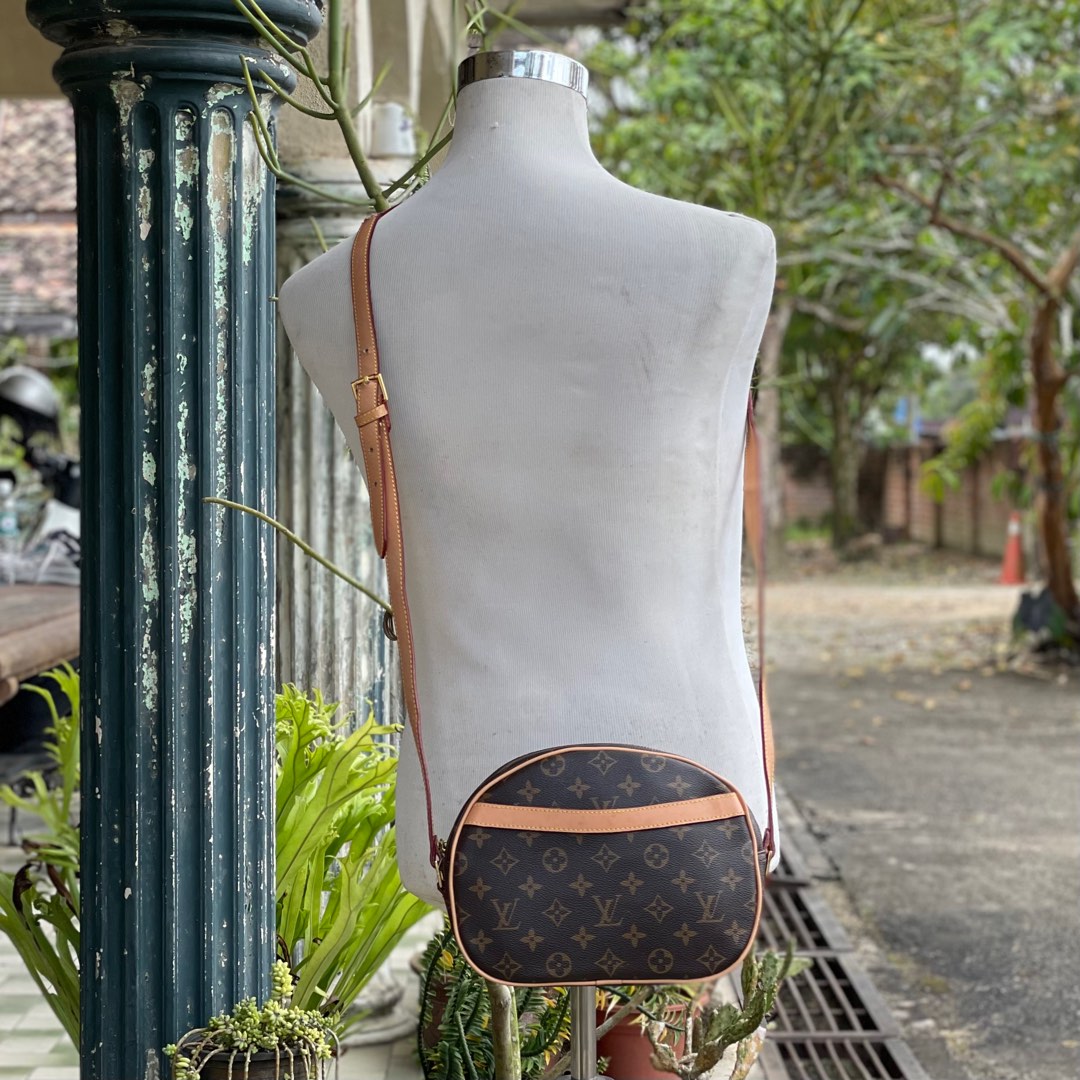 LV Crossbody/Sling Bag (pig skin on interior), Women's Fashion, Bags ...