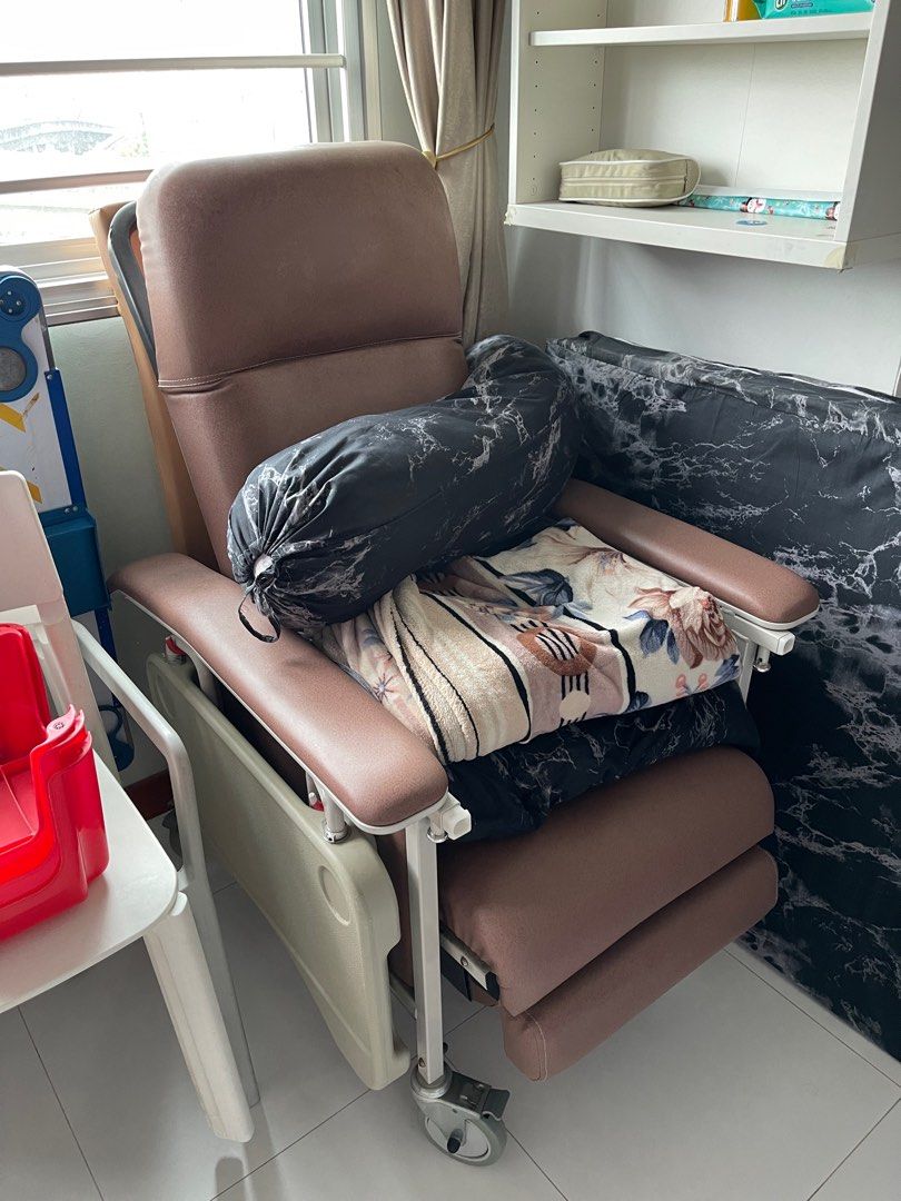 Mobile Recliner Geriatric Chair with Tray, Health & Nutrition ...