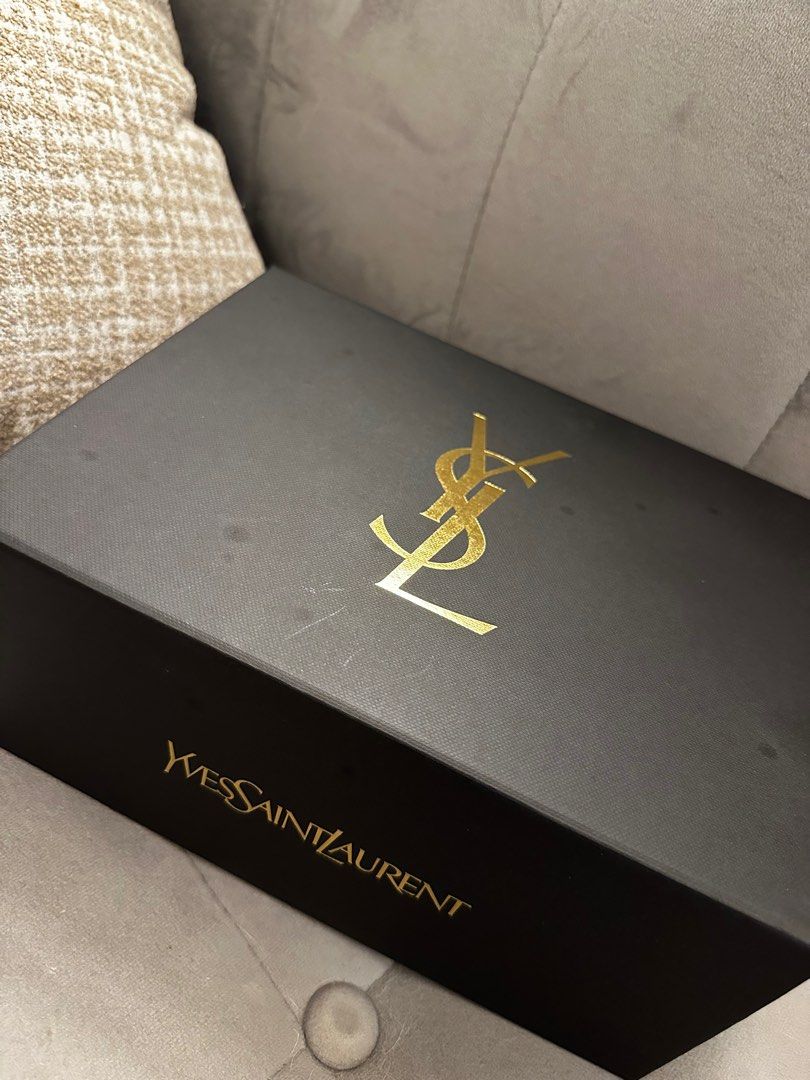 One box of YSL Sample (35 units + 1 keychain), 美容＆個人護理, 健康及美容 - 皮膚護理 ...