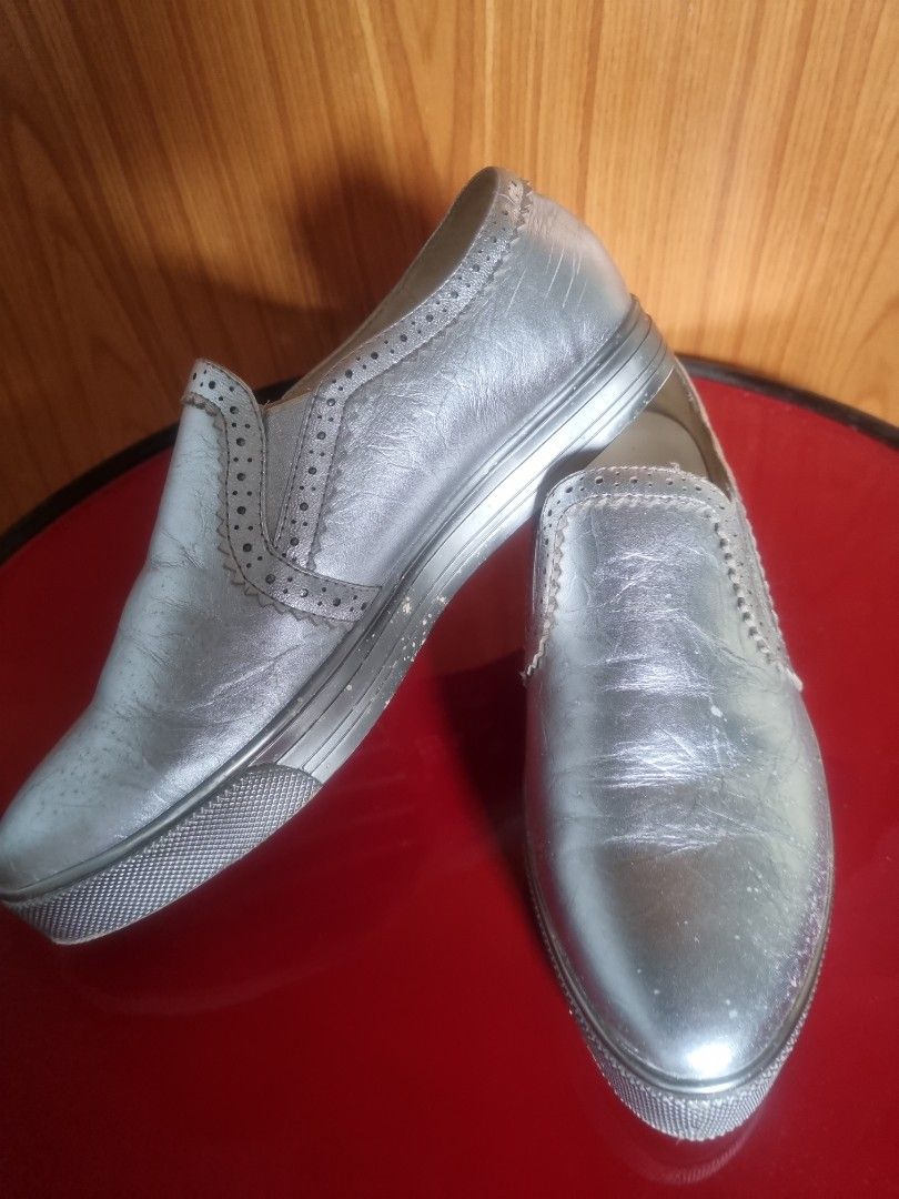 Patchy silver shoes, Women's Fashion, Footwear, Flats on Carousell