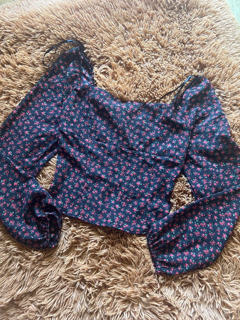 Puffed top crop, Women's Fashion, Tops, Longsleeves on Carousell