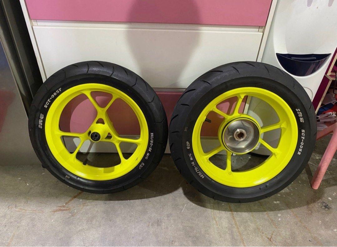 SECOND HAND AEROX V1 / V2 STOCK RIMS NEON GREEN / YELLOW WITH MAXXIS ...