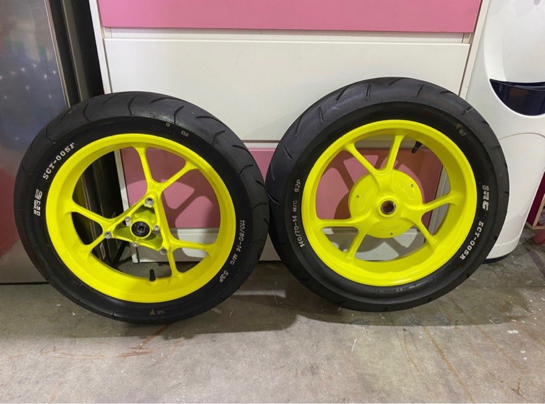 SECOND HAND AEROX V1 / V2 STOCK RIMS NEON GREEN / YELLOW WITH MAXXIS ...