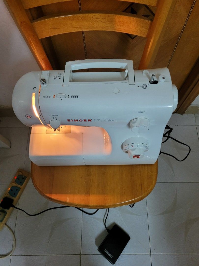SINGER Model 2250 電動縫紉機 Lectric sew machine, 家庭電器, 其他家庭電器 - Carousell