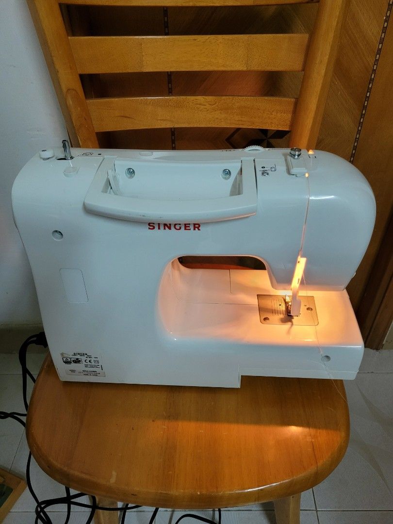 SINGER Model 2250 電動縫紉機 Lectric sew machine, 家庭電器, 其他家庭電器 - Carousell