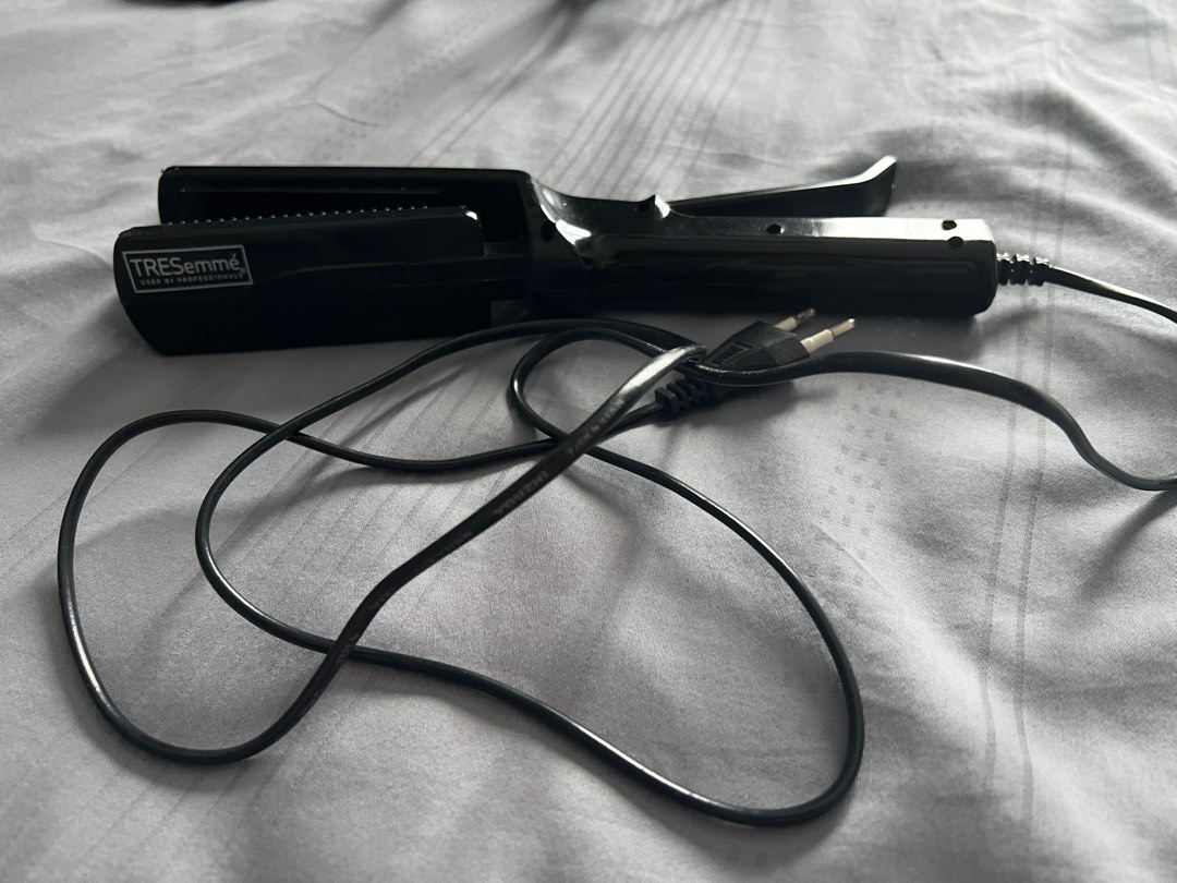 TRESemme professional Hair straightener, Beauty & Personal Care, Hair ...