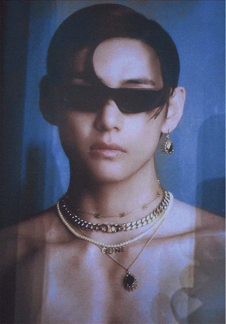 V of Triomphe Gourmette Cd Chain Necklace, Luxury, Accessories on Carousell