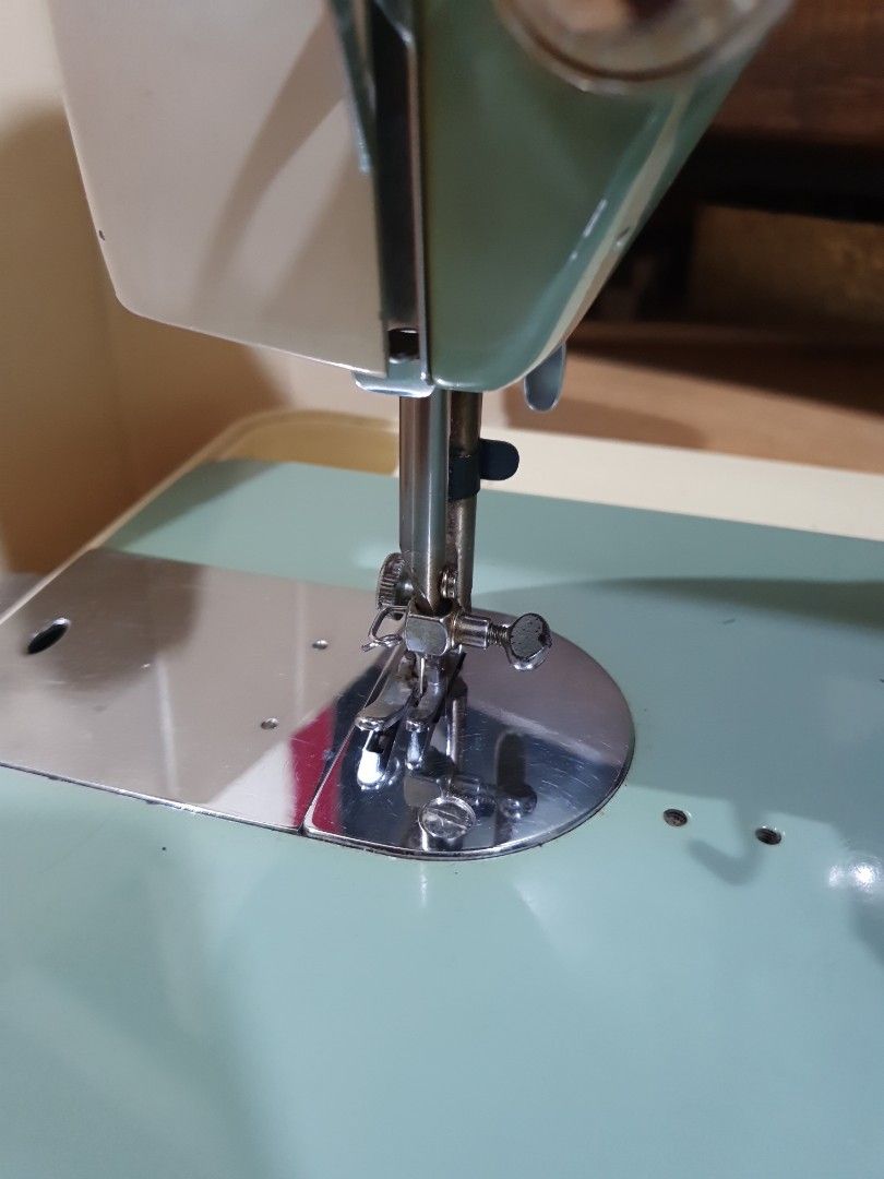 Vintage Hitachi Heavy Duty Sewing Machine Retro Style with case motor ...