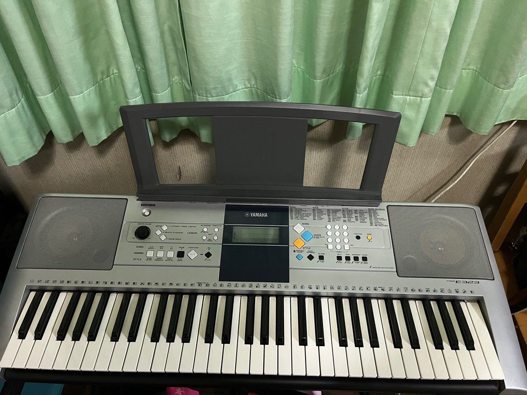 Yamaha PSR E323, Hobbies & Toys, Music & Media, Musical Instruments on ...