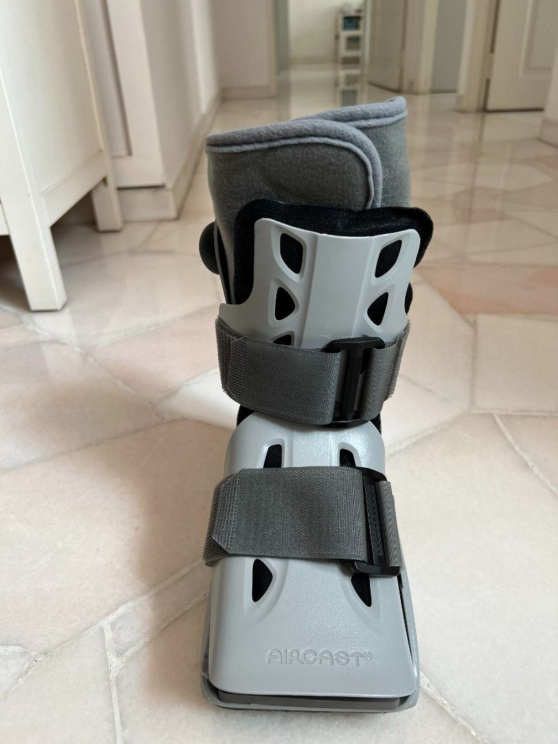 Aircast AirSelect Short Walker Brace/Walking Boot (Size Small), Health & Nutrition, Braces ...