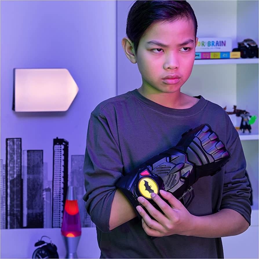 Batman Interactive Gauntlet with Lights and Sounds, Hobbies & Toys ...
