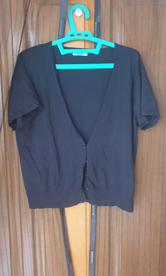 Black cardigan hitam no uniqlo, Fesyen Wanita, Pakaian Wanita, Baju ...
