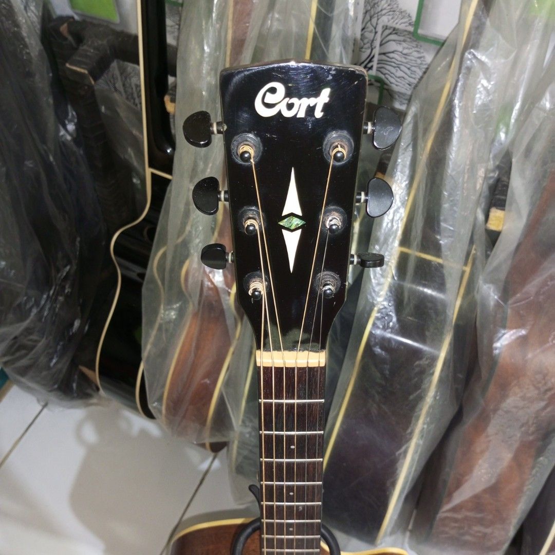 Cort sfx1f ns original, Musik & Media, Alat di Carousell
