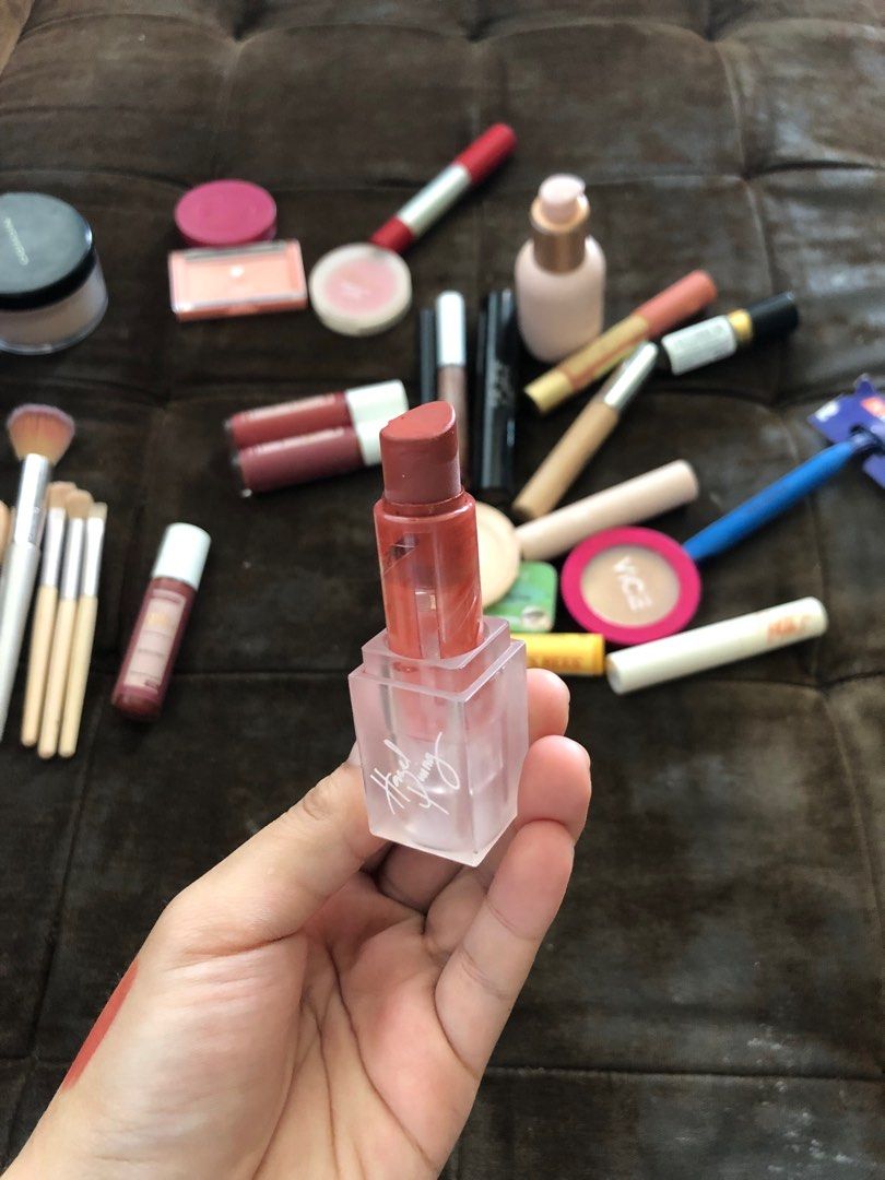 Detail Lipstick Hazel Quing Collaboration on Carousell