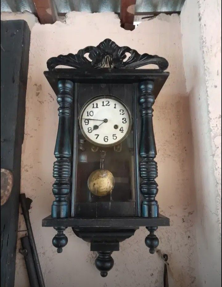 Jam dinding antik bandul kuno, Antik, Jam & Perhiasan di Carousell