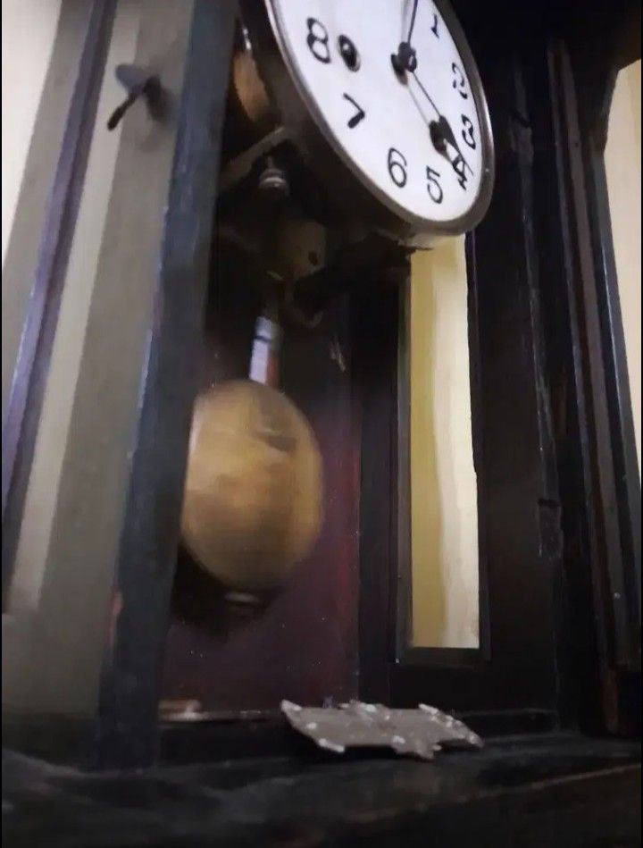 Jam dinding antik bandul kuno, Antik, Jam & Perhiasan di Carousell