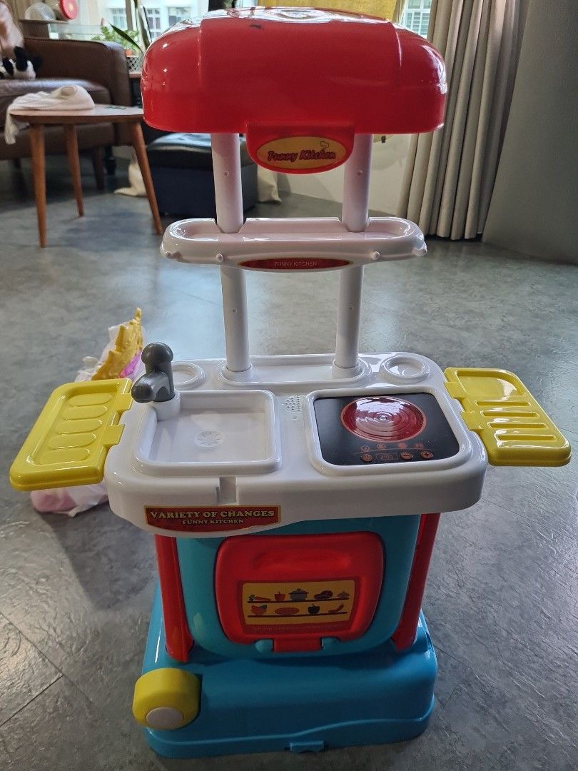 Toy suitcase Kitchen set, Hobbies & Toys, Toys & Games on Carousell