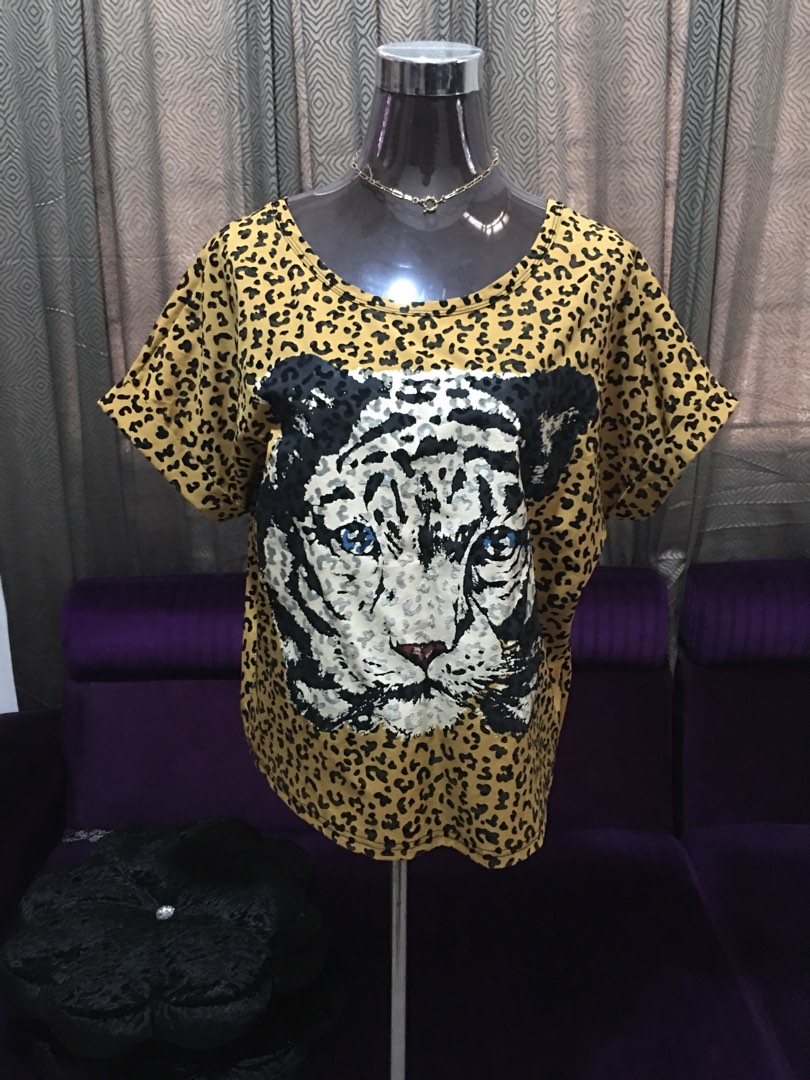 Leopard print top, Women's Fashion, Tops, Blouses on Carousell