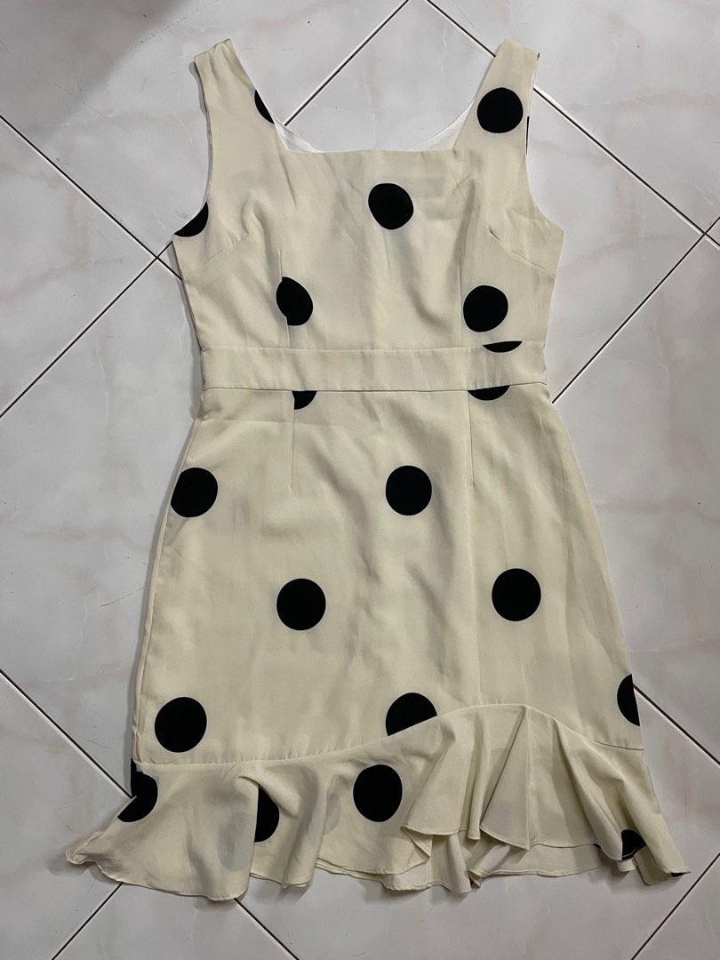 Monna m saiz dress, Women's Fashion, Dresses & Sets, Dresses on Carousell