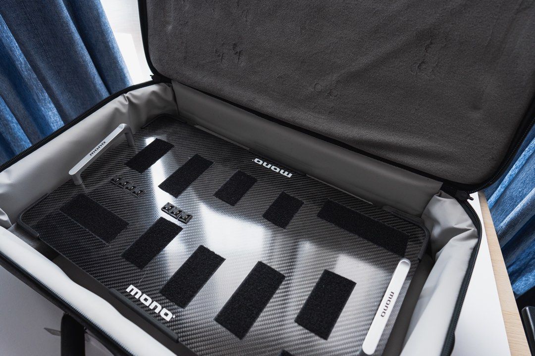 MONO Pedalboard Carbon Medium with M80 Series Tour 2.0 Case, Hobbies & Toys, Music & Media ...