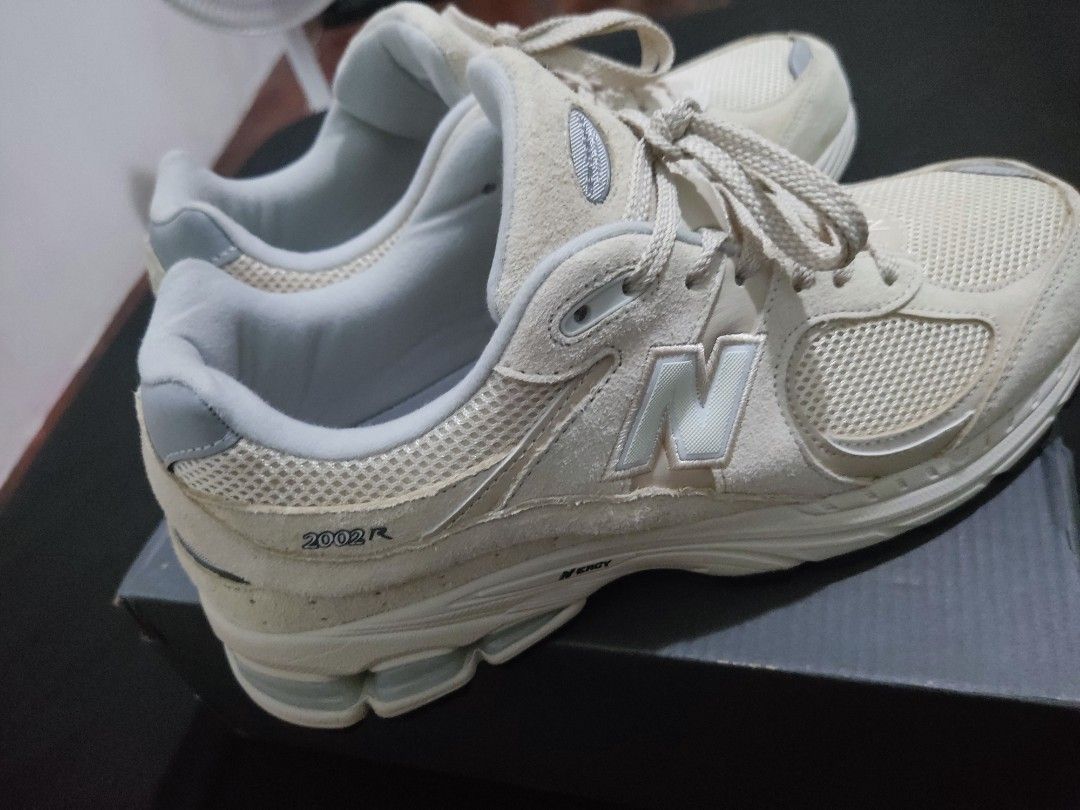 New Balance 2002R Bone Light Aluminum 9.5US ML2002RE, Men's Fashion ...