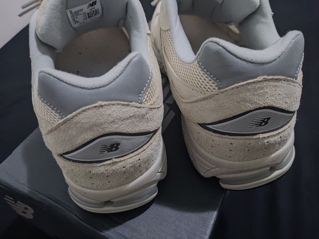 New Balance 2002R Bone Light Aluminum 9.5US ML2002RE, Men's Fashion ...