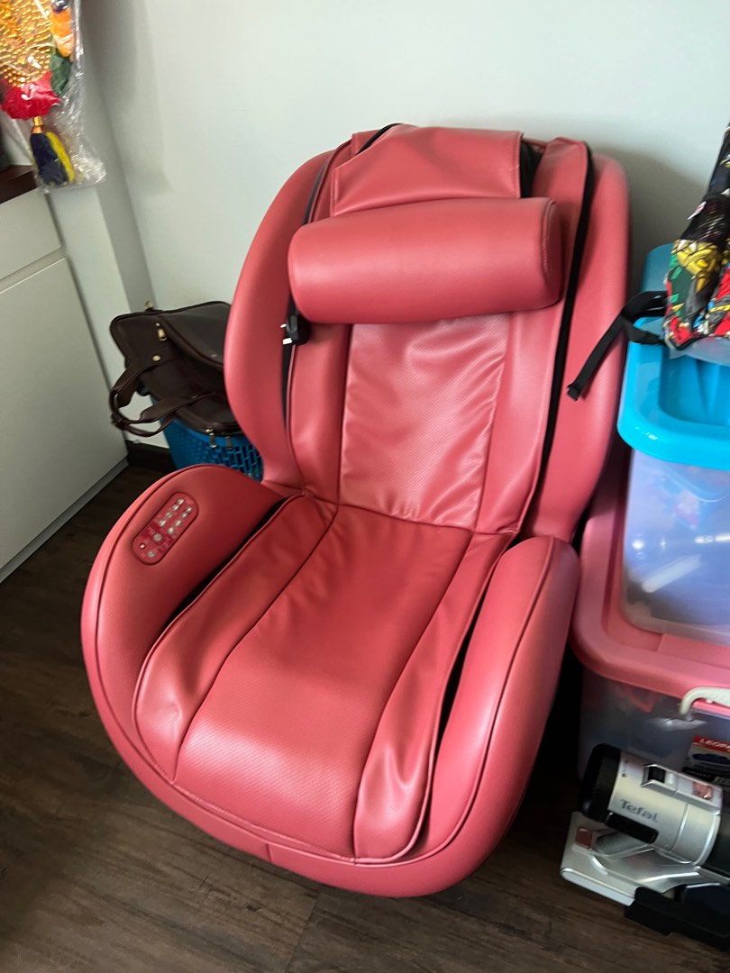 OSIM massage chair, Health & Nutrition, Massage Devices on Carousell
