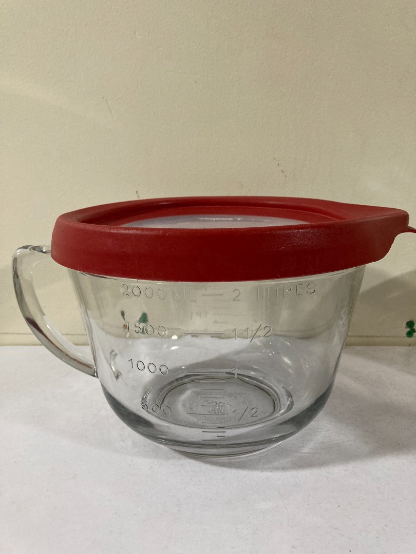 Pre-loved Anchor Measuring Cup with Lid (8 Cups/2liters), Furniture ...