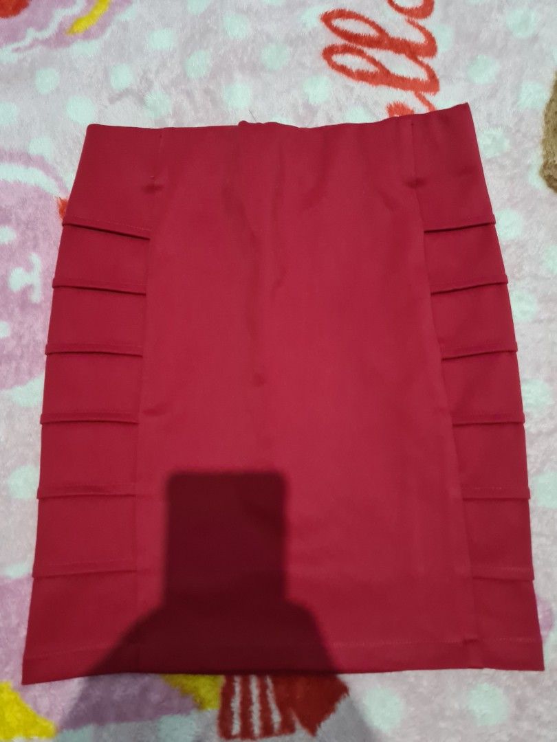 Rok Span Merah, Fesyen Wanita, Pakaian Wanita, Bawahan di Carousell