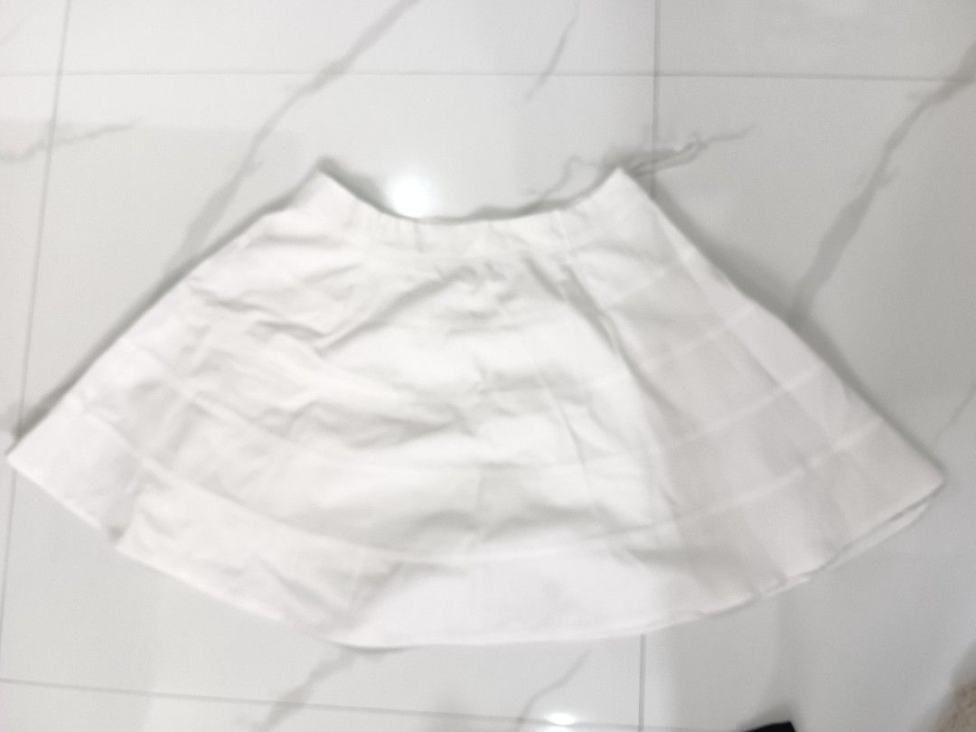Rok wanita putih, Fesyen Wanita, Pakaian Wanita, Gaun & Rok di Carousell