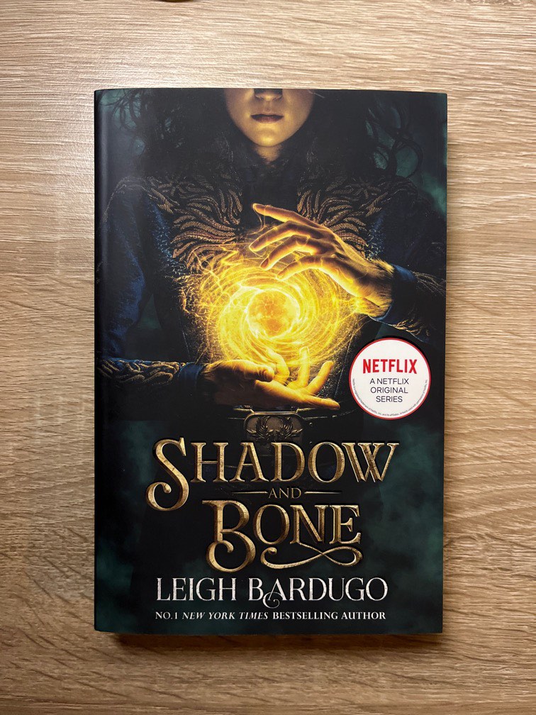 Shadow and Bone Book buku English Novel, Buku & Alat Tulis, Buku di ...