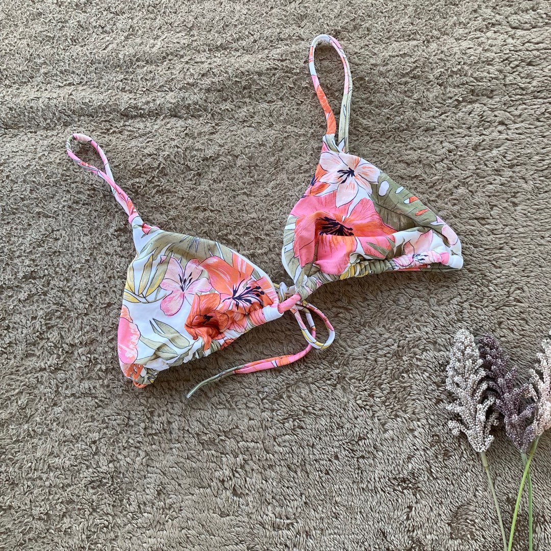 SUPER SALE! BILLABONG Tropic Luv Triangle bikini top on Carousell